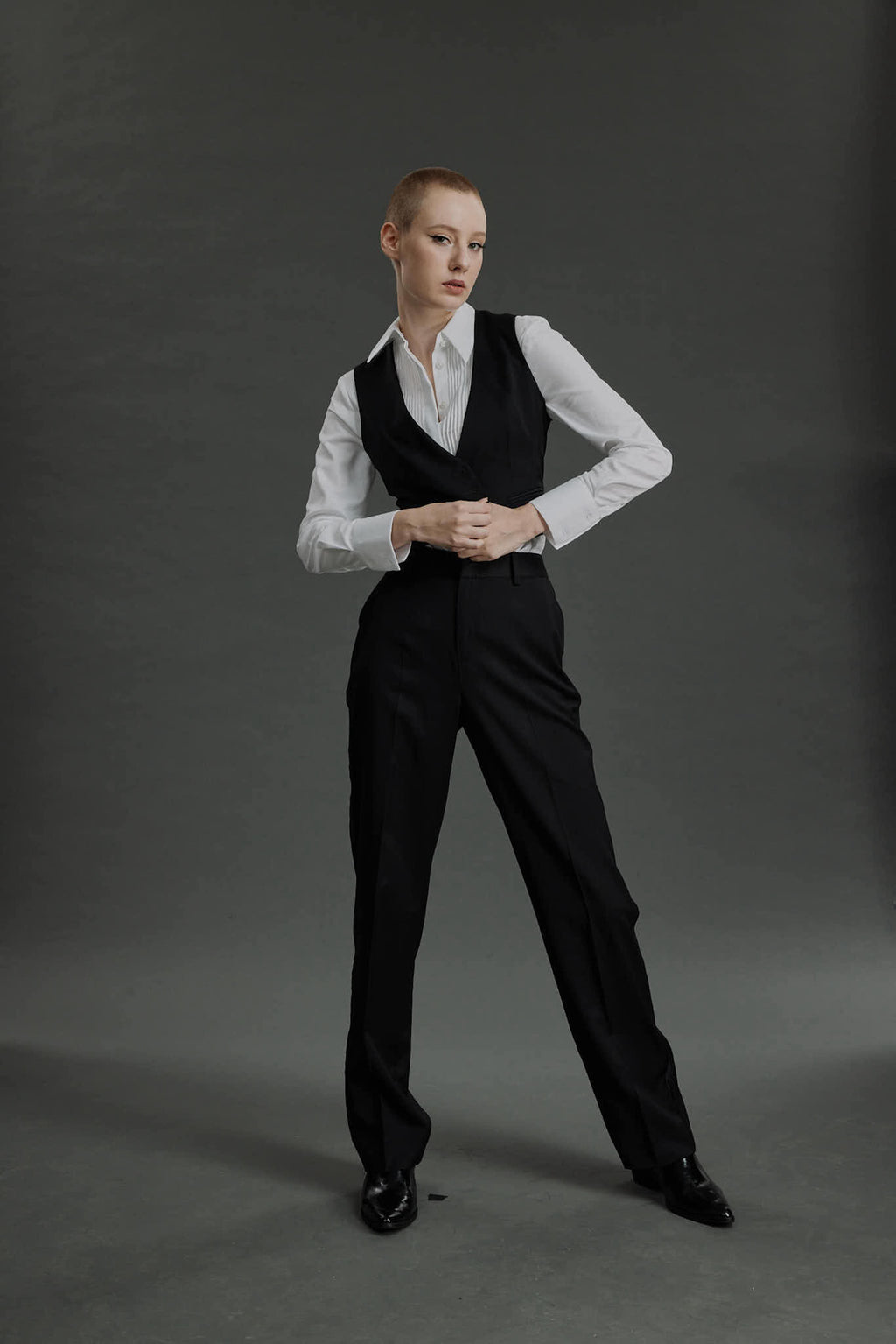 Elvas - Limited Edition Trousers - Narrow leg trousers in black – FREY.
